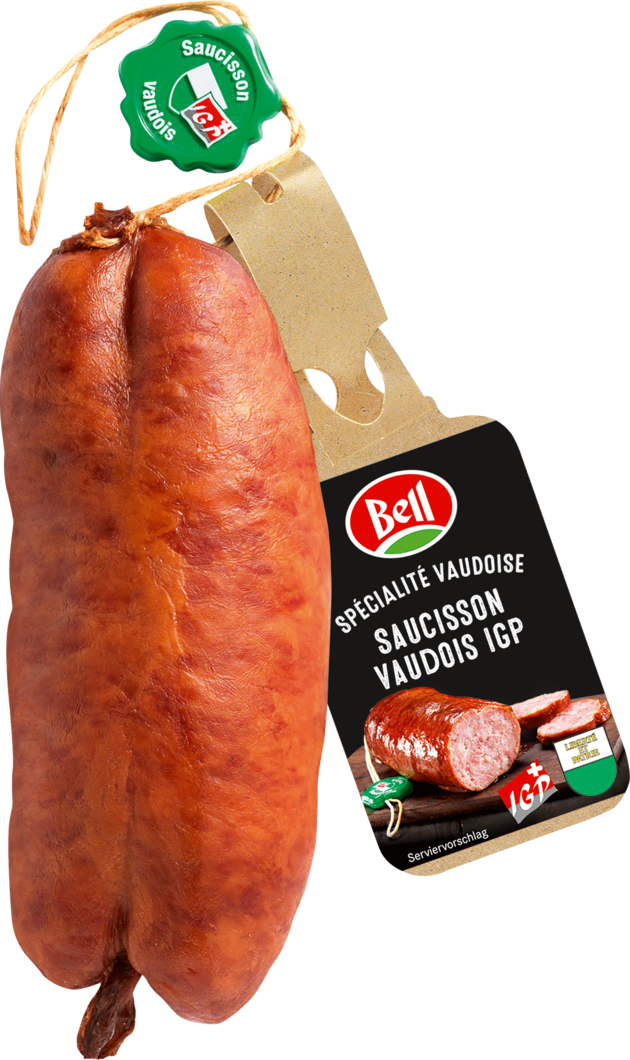 Saucissons sur un lit de pommes de terre et de haricots tricolores ...